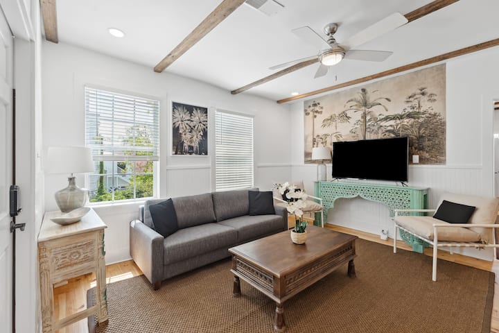 ‘Tropical Blue’ – Historic Home 5 Mins To King St. - Charleston, SC