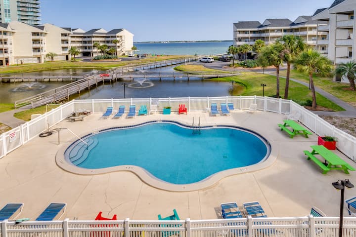 Bayfront Pensacola Beach Condo W/ Pool & Elevator - Pensacola Beach, FL