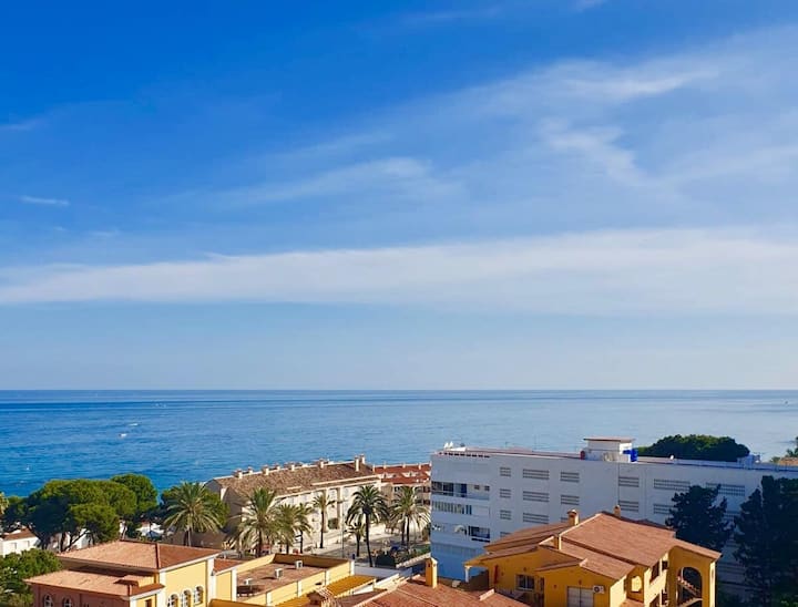 Don Gustavo Modern Apartment, Sea Views & Pool - Benalmádena