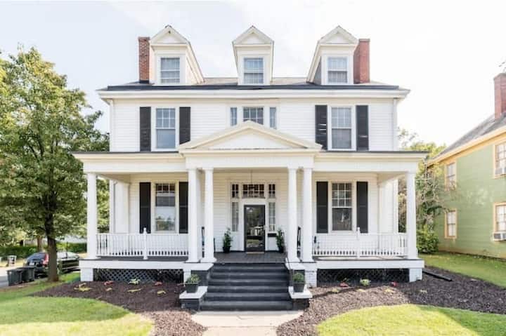 Grand Historic Home Near Downtown W/ Rec Room - Lynchburg, VA