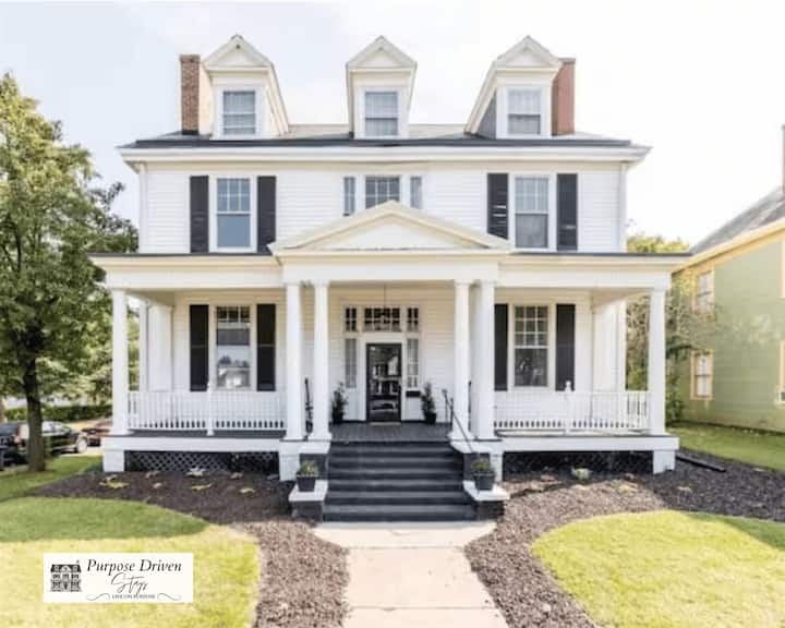 Grand Historic Home Near Downtown W/ Rec Room - Lynchburg, VA