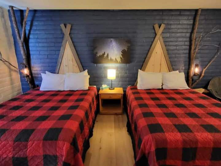 Roughin' It - Cute & Cozy - Sleeps 4! - Pinetop-Lakeside, AZ