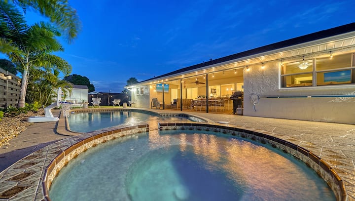 Private Tropical Yard - 2 King Beds - 6 Tvs - Fire - Bradenton, FL