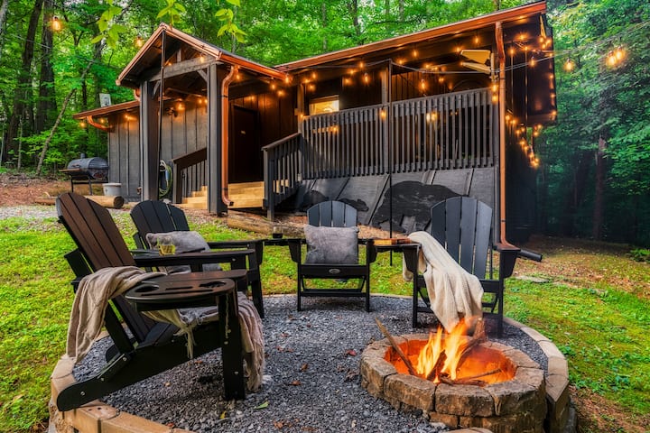 Intimate Honeymoon,Bedside Tub,Rain Shower,Firepit - Cabins for Rent in ...
