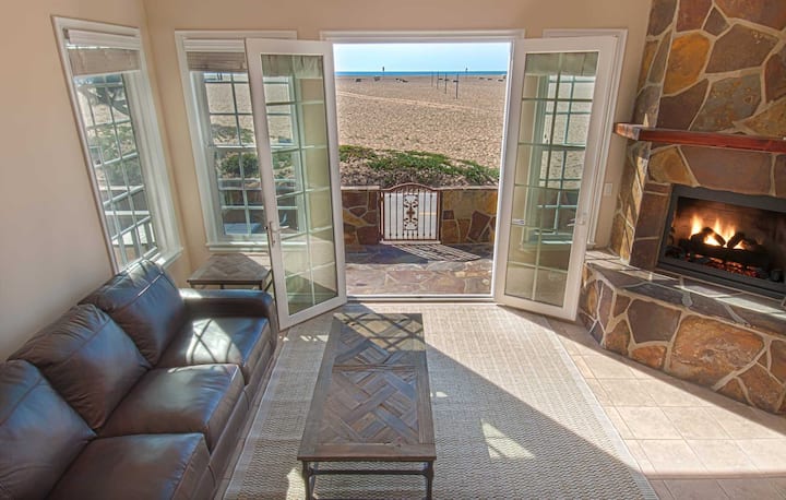 Breathtaking Lower Unit On The Balboa Boardwalk! - Newport Beach, CA