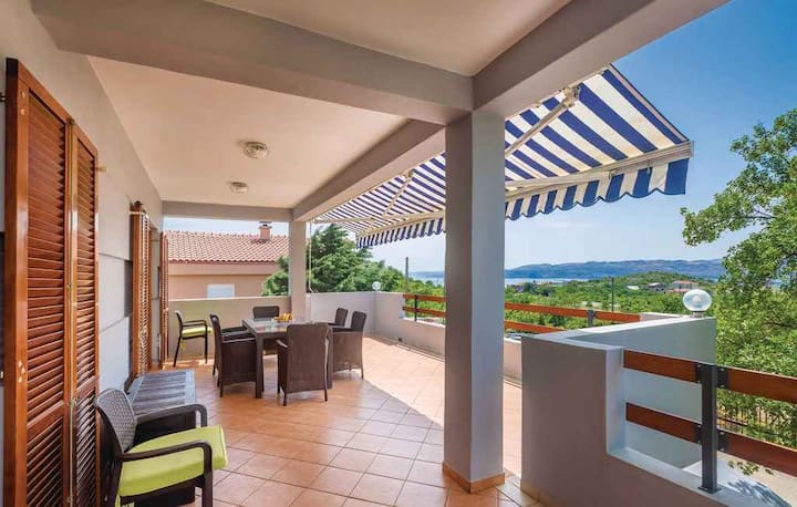 Holiday Apartment Sea View - Karlobag