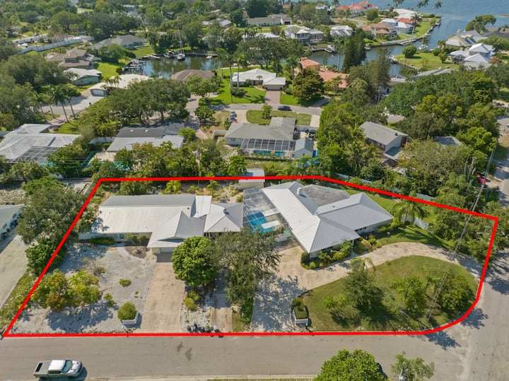 The Mangos Family Beach House - Anna Maria Island, FL
