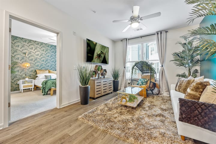 Jungle On The Square – Luxe 1br W/ Pool & Rooftop - Decatur, GA