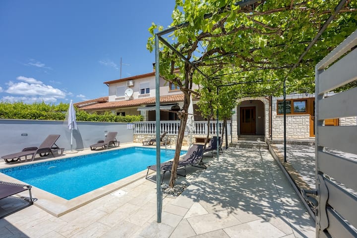 Monte Grande With Private Pool - Croatia