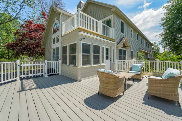 Skylight Suites By Saratoga Stays - Saratoga, NY