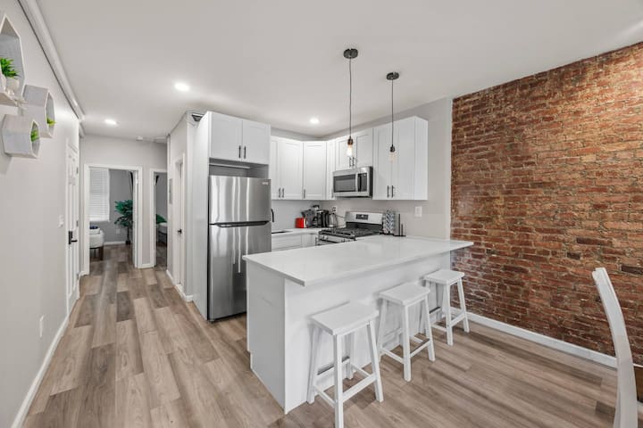 Newly Renovated | 3 Bedroom  | Near Subway - New York