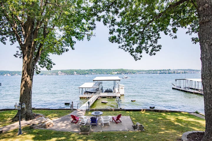 Unforgettable Views & Lakefront Firepit Nights - Osage Beach, MO