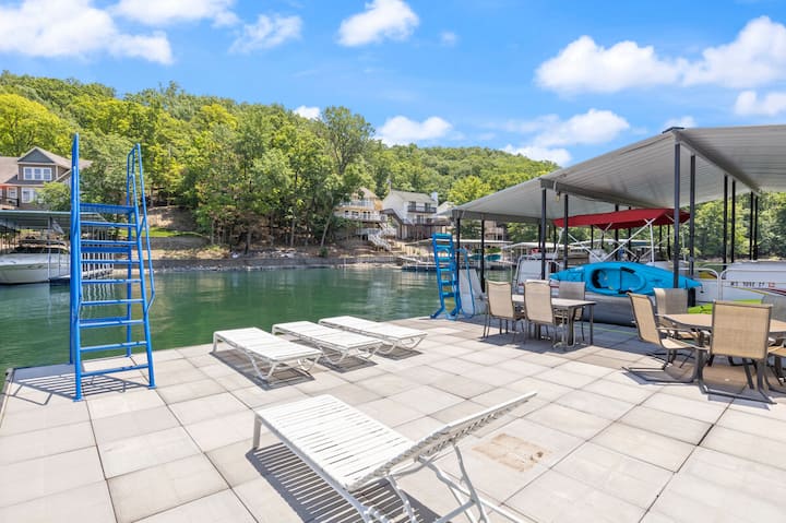 Amazing Game Room With Dock Tram And Boat Rental - Lake Ozark, MO
