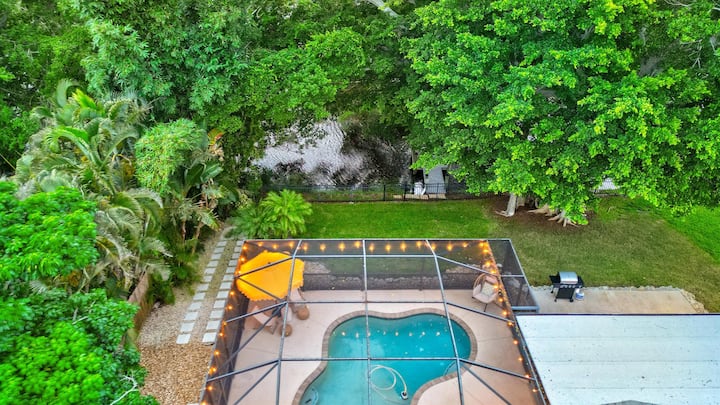 Lakefront Escape | Private Dock! Luxurious Pool! - Bradenton Beach