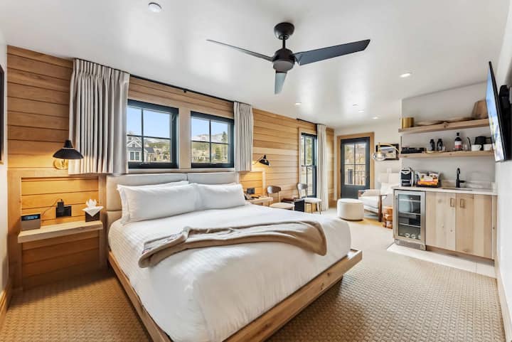 The Carlin Country Boy | King Bed, Mountain Views - Breckenridge, CO