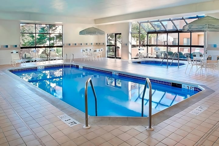 3 Pet-friendly Units, Free Parking, Indoor Pool! - Delaware