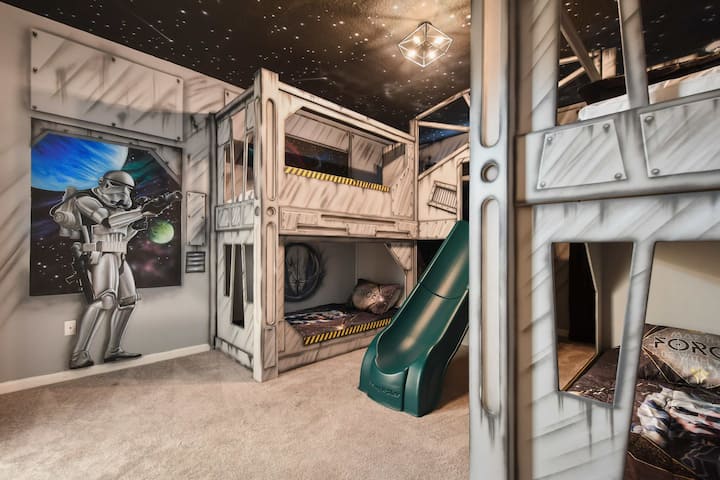 Luxurious Themed Rooms + Pool By Disney Parks - Kissimmee, FL