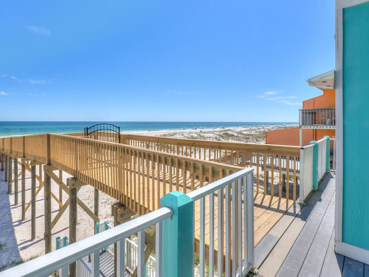 Wits End, East. Pool. Beach Walkover! Sleeps 25 - Gulf Shores, AL