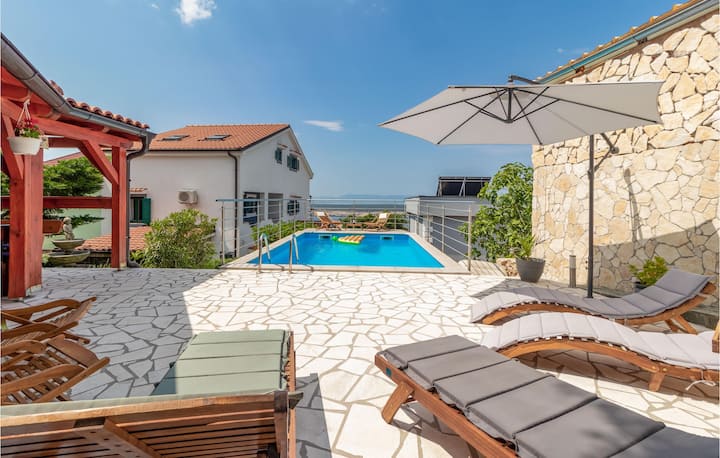 Cozy Home In Crikvenica With Sauna - Selce, Horvátország
