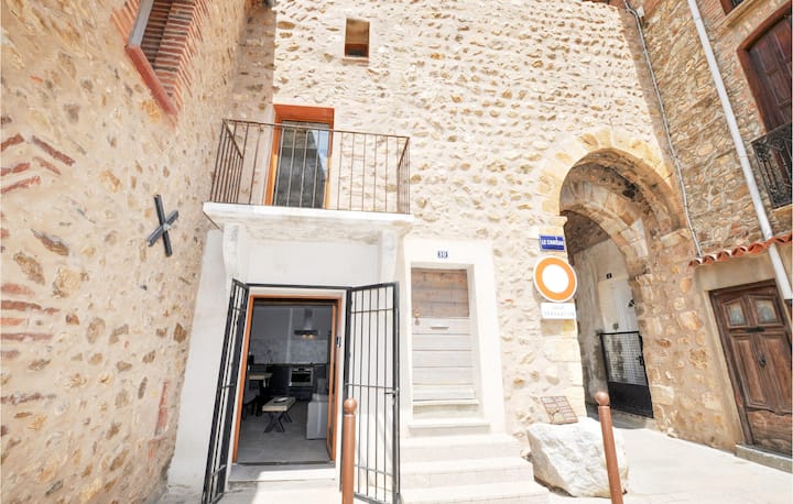 Gorgeous Home In Fourques With Wifi - Le Boulou