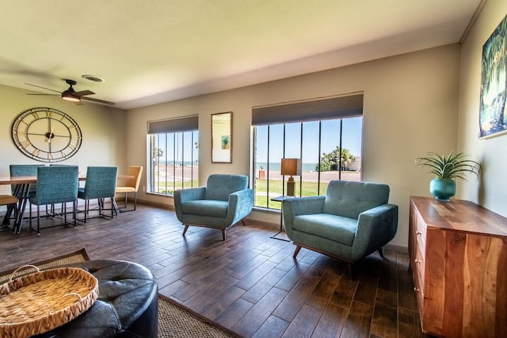 Water View, Ocean Drive Retreat Awaits - Corpus Christi, TX