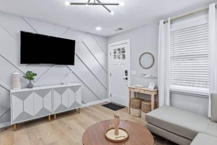 Beautiful Renovated 2bed Home! - Norfolk, VA