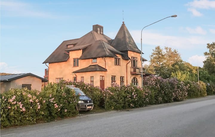 Amazing Home In Lindesberg With House Sea View - Nora
