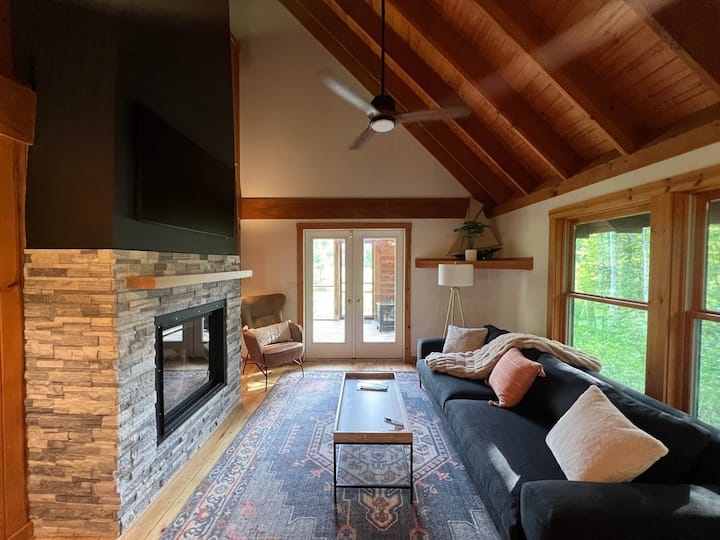 Hemlock Chalet @ Brickyard Creek, Bayfield - Big Bay State Park, La Pointe