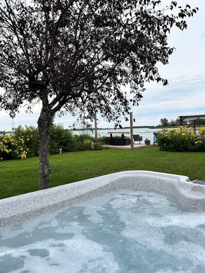 West Lake Cottage At The Birch - 