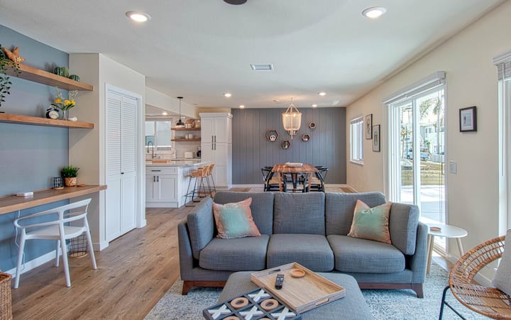 Gorgeous Lower Unit Just Steps From The Sand! - Newport