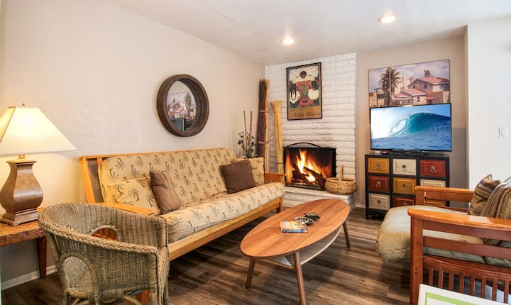 Cozy Lower Unit First Block To The Beach! - Balboa Beach, CA