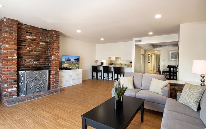 Nice Lower Unit By The Newport Pier! - Newport Beach, CA