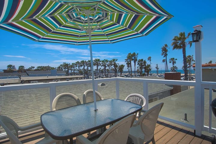 Cozy Upper Rear Unit Near Balboa Pier Fun! - Newport Beach
