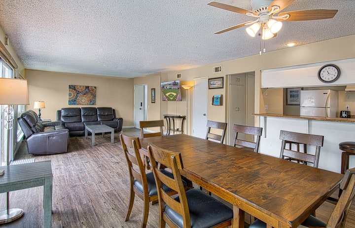 Upper Unit Located Just One House From The Sand! - Newport Beach, CA