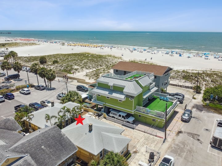 Clearwater Beach Cottage 15h / Walk To The Beach! - Clearwater Beach, FL