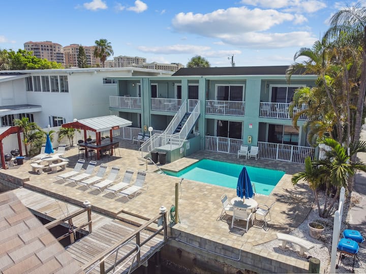 Enchanted Inn Suite #3 W/ View Of The Intra-costal - Clearwater Beach, FL
