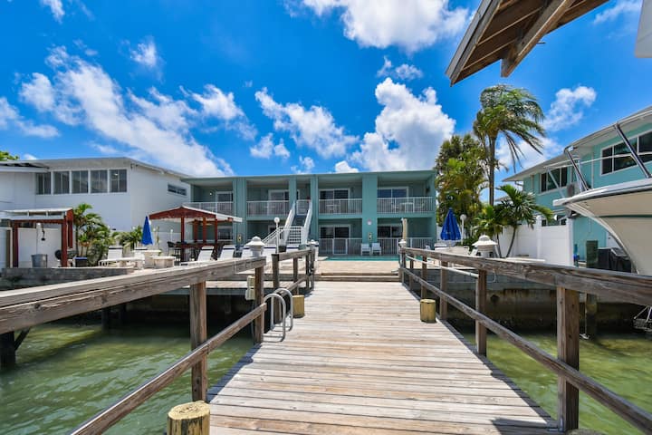 Enchanted Inn Suite #4 W/ View Of The Intra-costal - Clearwater Beach, FL