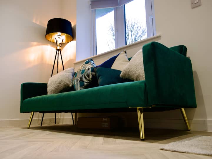 Elegant And Modern New Build Home In Radcliffe - Bury