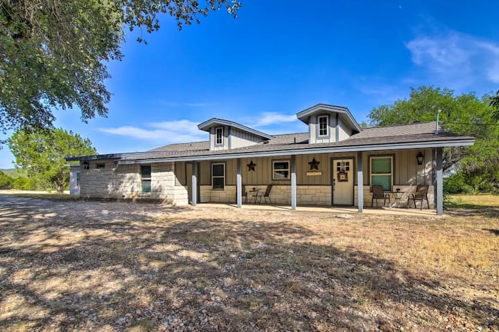 Hidden Treasure Hill Country Villa - Lake Travis, TX