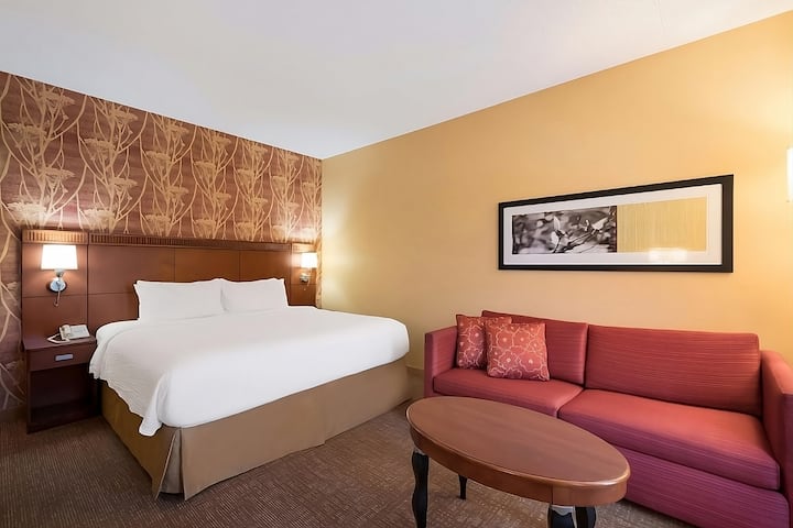 Two Modern And Pet-friendly Units! Swimming Pool - Lake Orion, MI