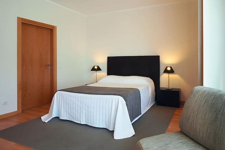 Comfortable Stay! Full Kitchen, Outdoor Pool! - Faro