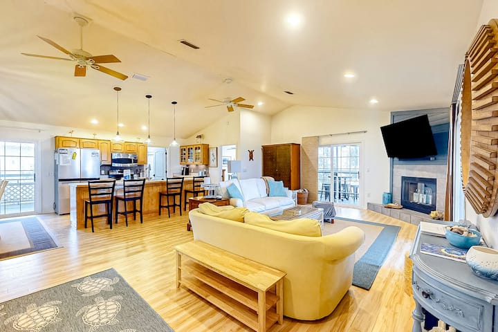 3br Dog Friendly Home With Patio Area And Kitchen - Cape San Blas, FL