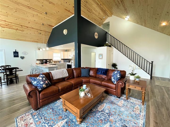 The Great Escape Chalet @ Spring Brook Resort - Lake Delton, WI