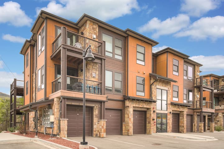 Blue River Flats In The Rocky Mountains - Silverthorne, CO