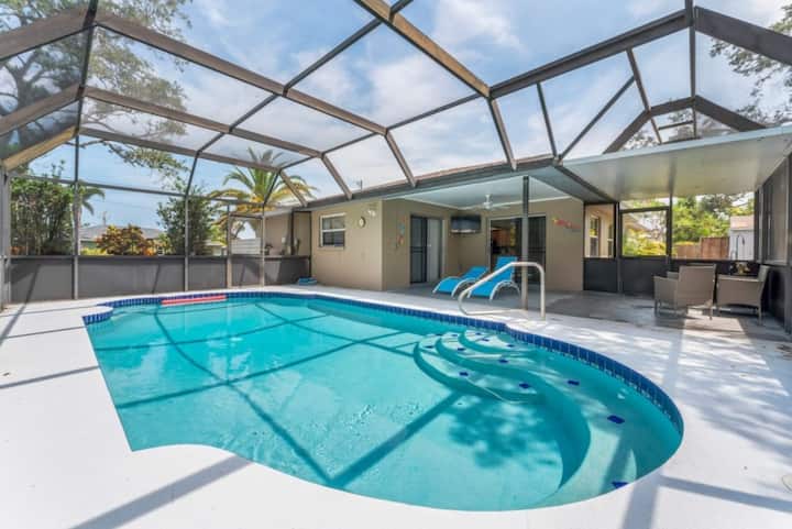 South Venice Pool Home - 5 Miles To Beaches - Venice, FL
