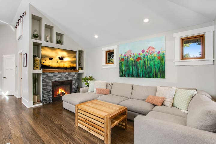 Mountain Views|spacious|pets| Hot Tub. - Denver, CO