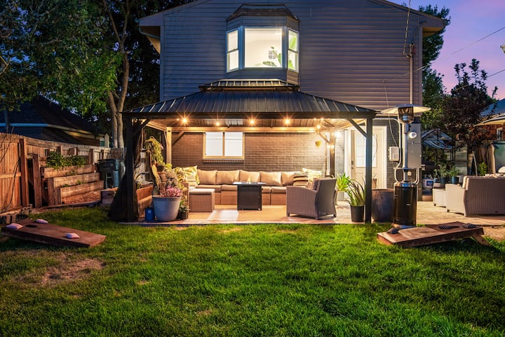 Hot Tub + Firepit | Cozy Denver Getaway | Walkable - Denver, CO