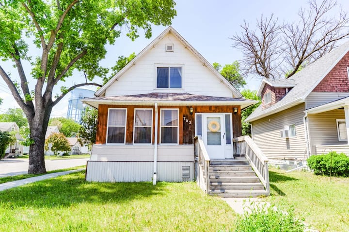 Unique Two Story With A Vintage Flare - Fargodome
