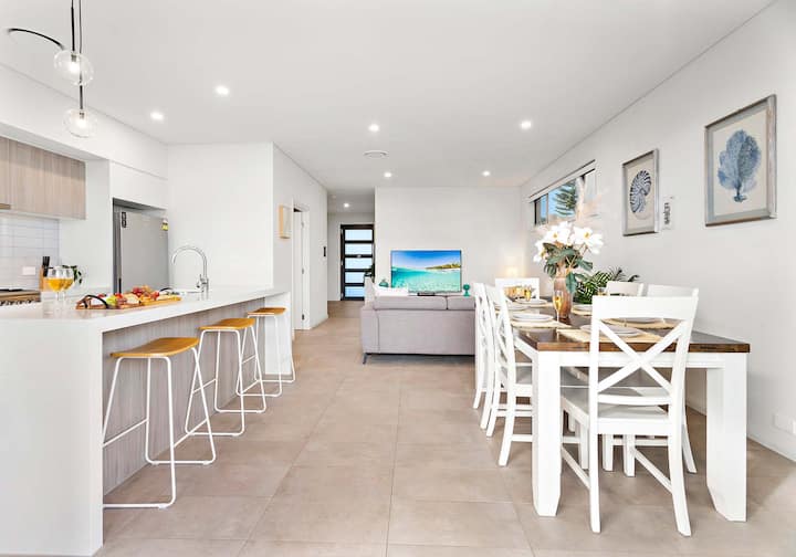 Shallows Coastal Retreat - Walk To Beach - Wollongong