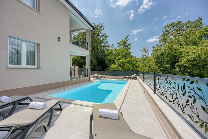 Villa In With Private Pool - Poreč